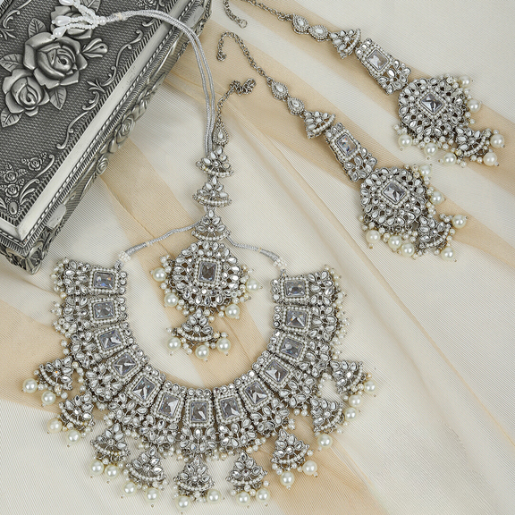 Bahar Bano – Resham Couture