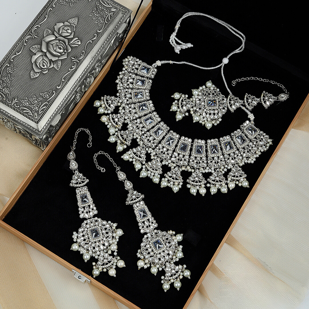 Bahar Bano – Resham Couture